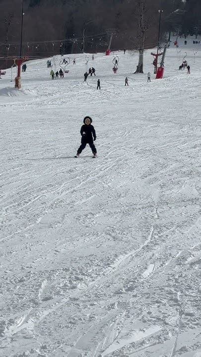 ნინა პირველად თხილამურზე Youtube