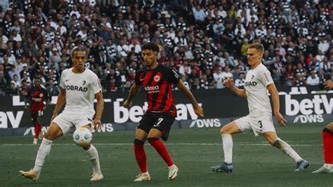 بمشاركة مرموش فرانكفورت يتعادل سلبيا مع فرايبورج في الدوري الألماني