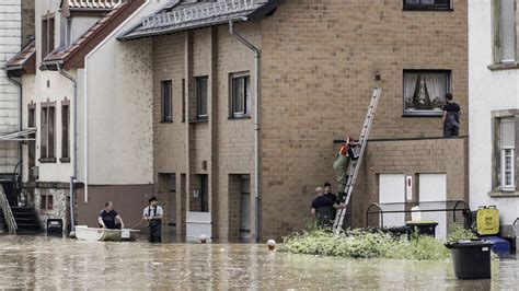 Hochwasser Im Saarland Frau Stirbt Nach Rettungseinsatz Br24