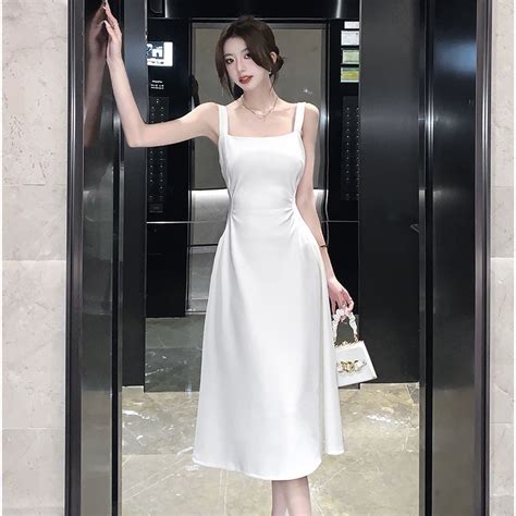 Feminine Wide Waist Two Strap Long Dress Made Of Soft Slightly Elastic