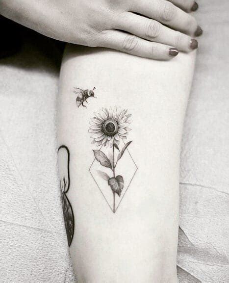 Chic Sunflower Tattoo Design With Bee Blurmark