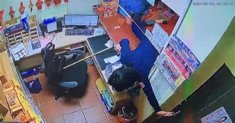 落山風太強！宮廟門被吹到反鎖 女警「爬超窄窗口」開鎖 社會 Ctwant
