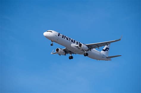 헬싱키반타 공항에서 핀란드 국적 항공사 인 Finnair가 운영하는 에어버스 A321 0명에 대한 스톡 사진 및 기타 이미지