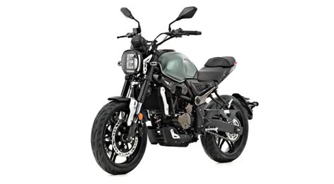AKT Voge Pro 300 AC esta moto naked con estilo retro está a punto