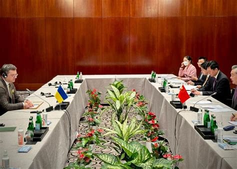 Кулеба зустрівся із главою МЗС Китаю