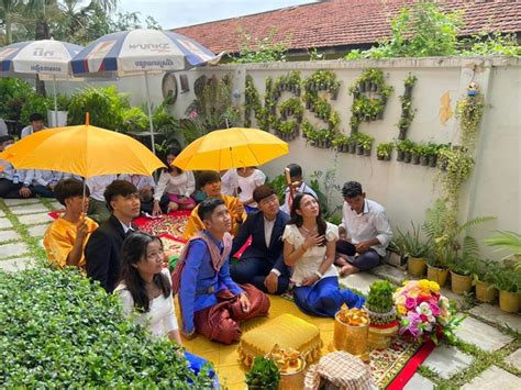 គួរឲ្យសរសើរ សកម្មភាព សិស្ស ថ្នាក់ ទី១២ សម្ដែងលេី កិច្ចពិធី កាត់