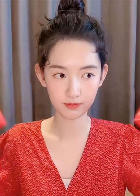 ปักพินโดย Jasmine ใน Uvin Wang จีน