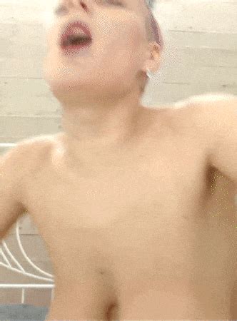 Chicas Amateur Muestran Las Tetas GIFS