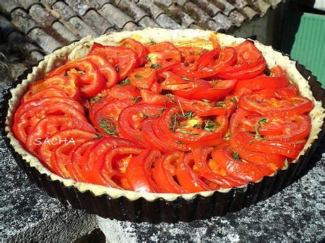 Tarte champêtre à la tomate moutarde et herbes de Provence Clichés