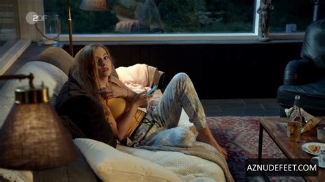 Tara Fischer Feet Aznudefeet