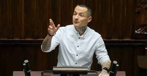 Poseł Marcin Józefaciuk Jest Neopoganinem Praktykuje Też W Konchowanie Plejada Pl