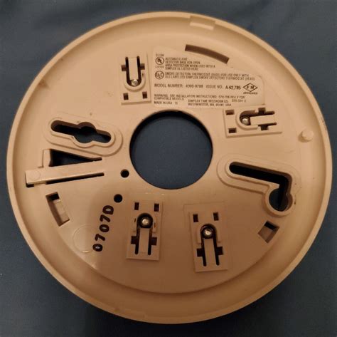Simplex 4098 9601 Conventional Smoke Detector With 4098 9788 Base La