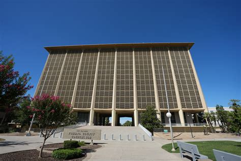 Downtown Fresno 徒步 Lei Maos Log Book