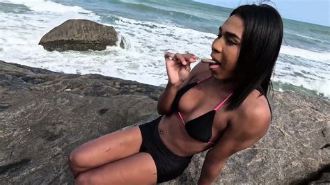 Cuzinho Da Bonequinha Trans Bem Apertadinho Na Praia Es Eporner