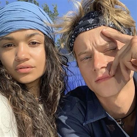 Jj Maybank And Kiara Carrera Outer Banks Obx Seasons Summer Beach Tv Tv Show Series