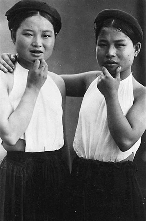 Hỡi Em Yếm Thắm Lụa đào Thứ áo Lót Cổ điển Tưởng Kín Mà Hở Khiến Chàng Si Mê