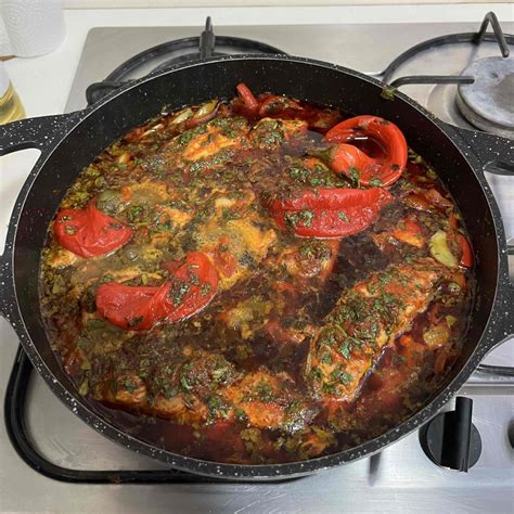 דג מרוקאי אמהות מבשלות ביחד