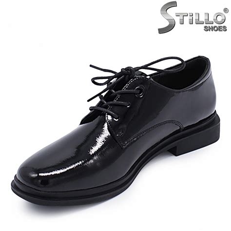 Ежедневни лачени обувки с връзки 37206