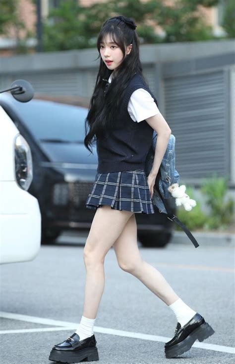 Makanan Enak에 있는 Ratna Sari님의 핀 케이팝 패션 옷 교복 스타일