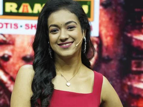 Tamil Actress Shruti Narayanans Video Leaked तमिल एक्ट्रेस श्रुति नारायणन का वीडियो लीक हुआ