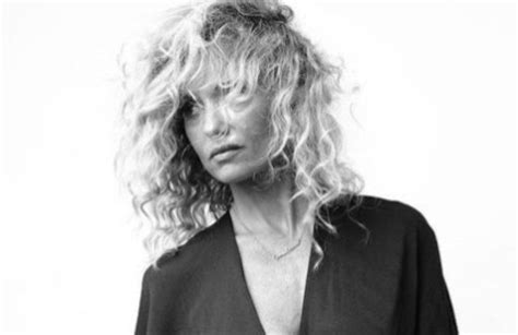 Justine Mattera Il Risveglio Non Labbottona Superbo Lunedì Foto