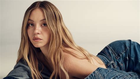 Sydney Sweeney Stars In Fall 2025 American Eagle Campaign