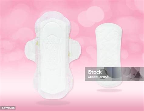 생리대 및 새로운 깨끗 한 얇고 흰 기능 생리 기간 하루에 매달에 대 한 그라데이션 핑크 배경 및 Bokeh 가냘픈에 대한 스톡