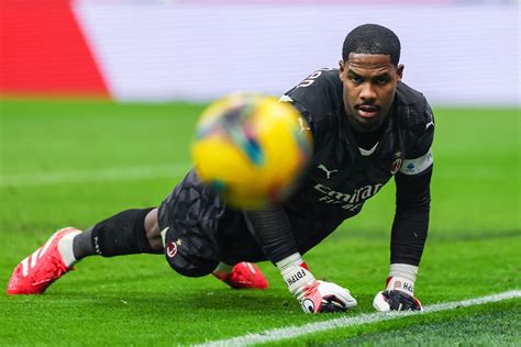 تردیدی در کار نیست؛ قرارداد مایک منیان با میلان تمدید می‌شود طرفداری