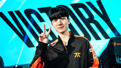 T1 Rookie Poby Undefeated In First Lec Weekend With Fnatic Esportsgg
