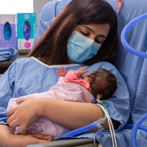 Twins Zahra And Esa Were Born 4 Months Early Mom And Dad Are By Their Side Every Step Of The
