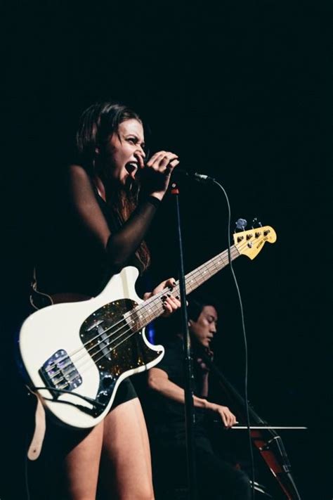 Meg Myers Meg Myers Female Guitarist Music
