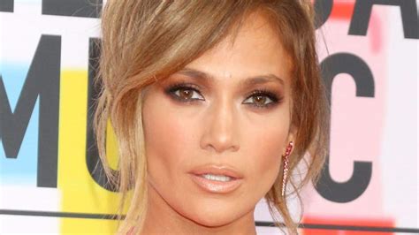 What Color Lipstick Does Jennifer Lopez Wear In The Wedding Planner
