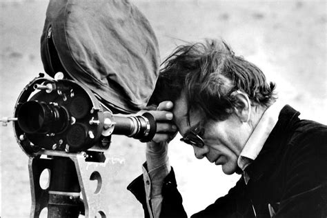 بزرگان سینما ‎بزرگان سینما‎ Added A New Photo