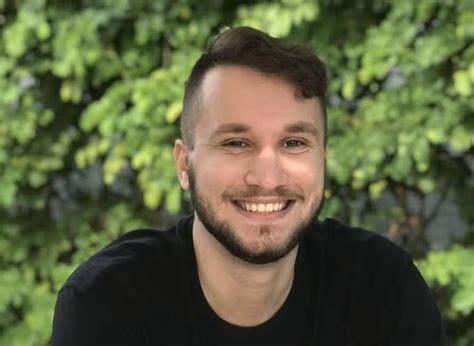 Jornal Correio Jovem morre após ser eletrocutado em festival emo no