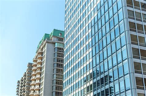 Edificios De Condominio Moderno Con Grandes Ventanales En Montreal Foto