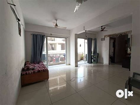 3 Bhk Semi Furnished Flat Available For Sale At New Alkapuri For Sale