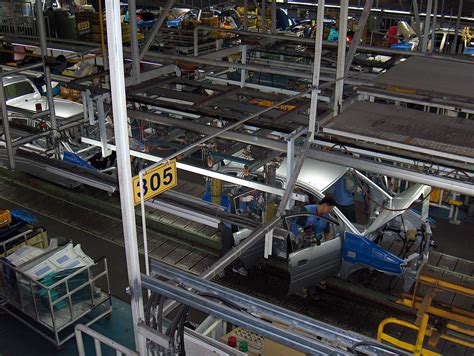 10 Assembly Line Examples Transforming Modern Manufacturing