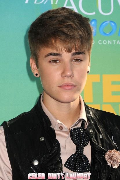 Justin Bieber And Selena Gomezs Nude Sculpture Sent To Adult Store