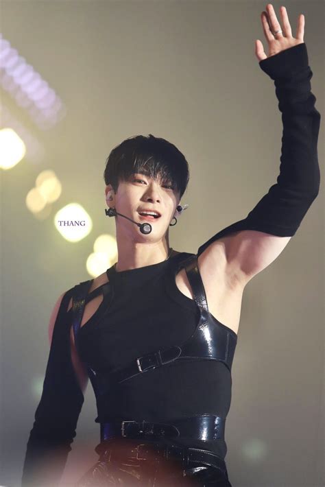 Moonbin Giysiler Kpop