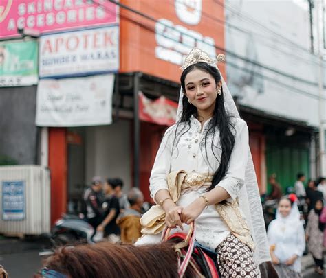 Devira Pemeran Tokoh Nyai Pandansari Bikin Warga Kendal Terpesona