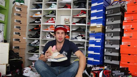 Doreth Zeigt Seine Schuhsammlung