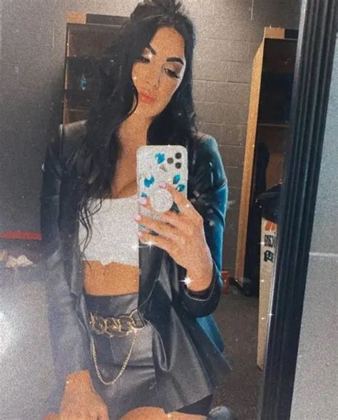 Billie Kay Scrolller