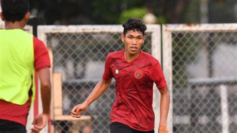 Profil Tri Setiawan Gelandang Timnas U22 Indonesia Calon Aset Emas Psis Semarang Mirip Delvin