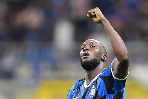 Soccer Extras Were Going Backwards Says Lukaku Rediff Sports