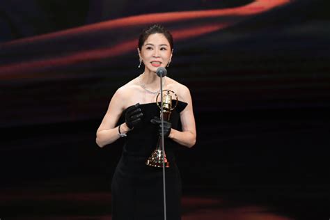 金鐘57／恭喜！《四樓的天堂》謝盈萱勇奪金鐘視后，擦身6次得獎哽咽、爆粗口掀高潮女人我最大