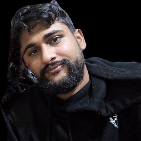 प्रयास गर्दा गर्दैपनि हुँदैन र त हार मान्न बाध्य हुन्छु म सपना सजाएँ