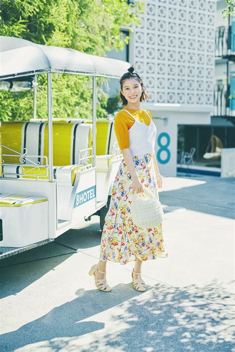 芳根京子の暮らしに密着！ 寝起き姿からおめかしモードまで、ギャップにキュン！ シーン別でオシャレを楽しむ動画＆サイトオープン！ アイテムを選ん