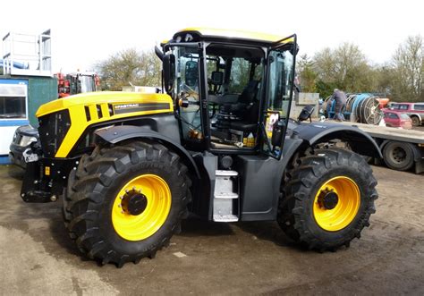 R C Baker News JCB 4220 Fastrac