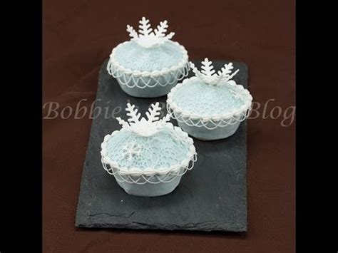 Snowflake Cupcakes With Royal Icing String Work YouTube
