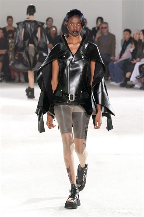 Junya Watanabe S/S 24 Show (Junya Watanabe)